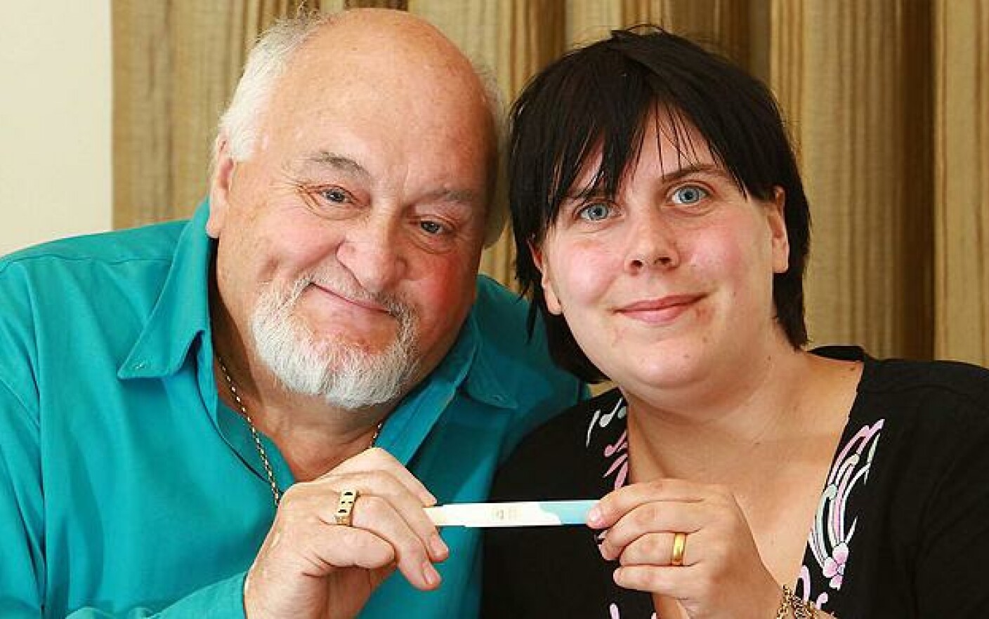 Tata la 72 de ani. E la al 13-lea copil, sotia lui are 26 de ani ...