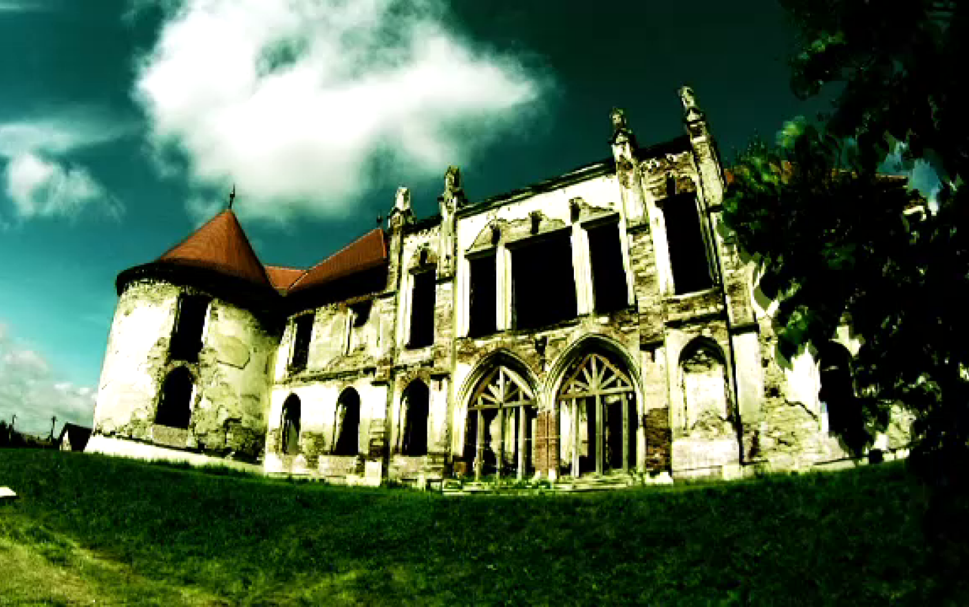 O istorie de 7 secole salvata de straini. Banffy, castelul bantuit de ...