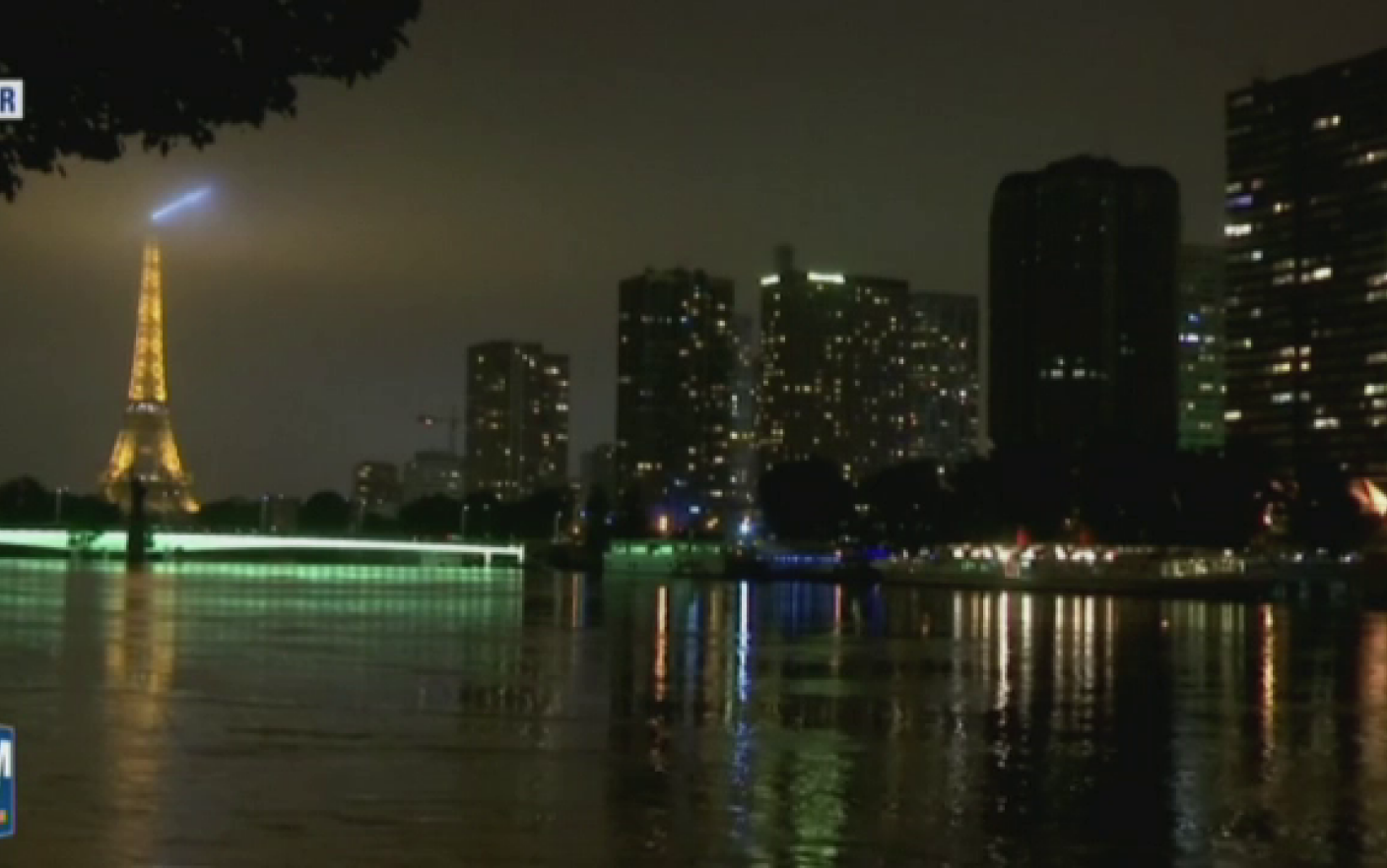 Inundatiile din Paris au devenit atractie turistica: "O data la 100 de ...