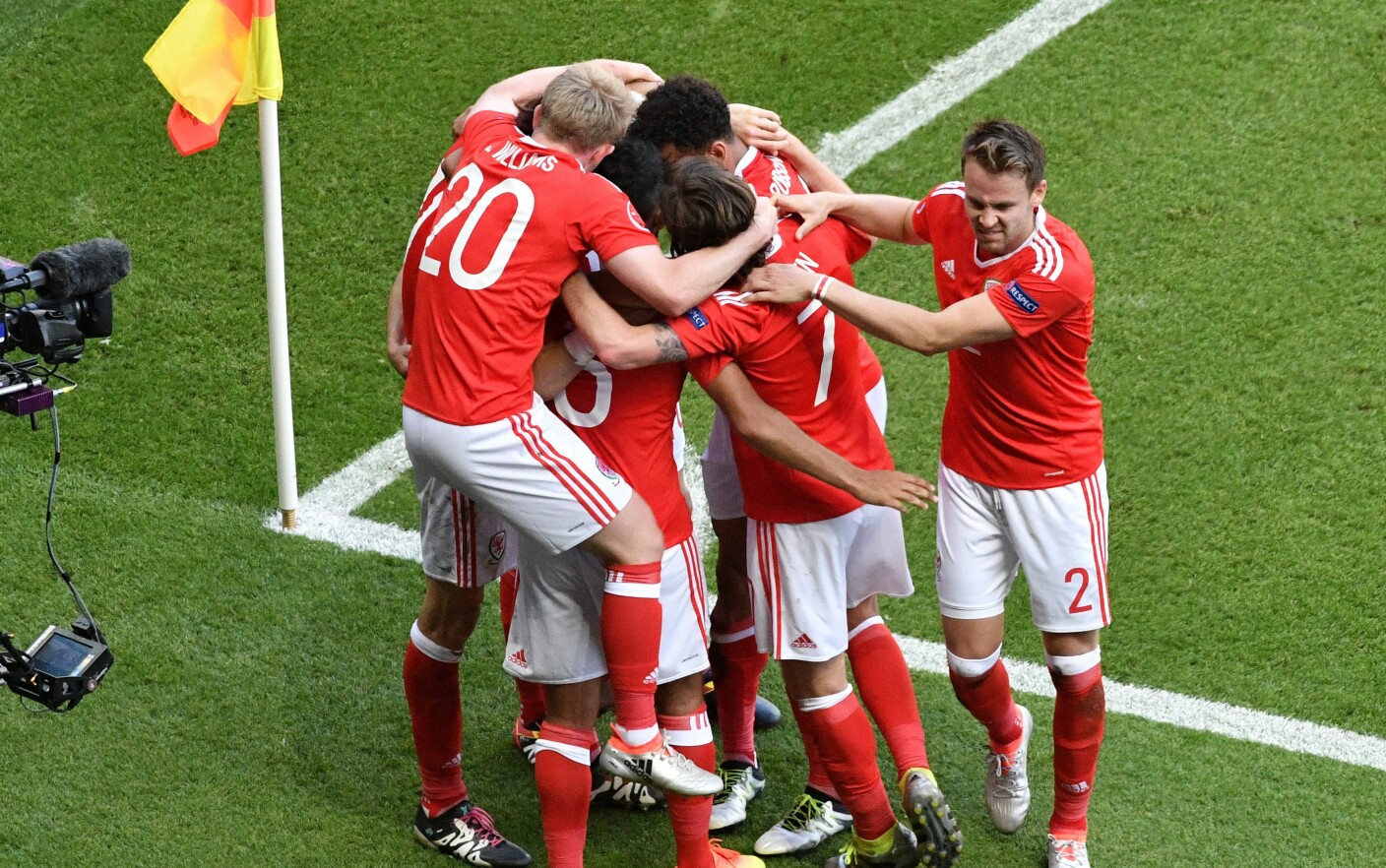 TARA GALILOR - IRLANDA DE NORD 1-0. Tara Galilor s-a calificat in ...