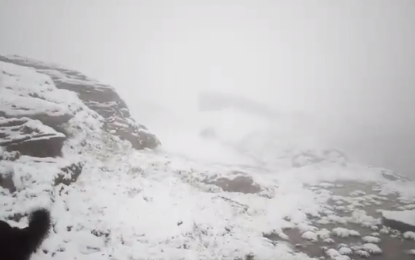 Ninsoare în România, în plină vară. VIDEO cu zăpadă - Stirileprotv.ro