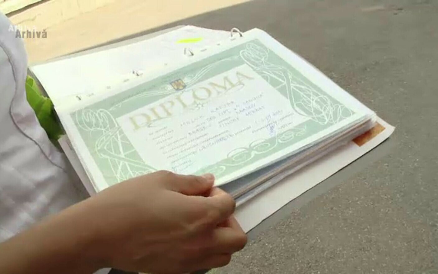 Diploma de absolvire a liceului va conţine un cod QR. Măsura va fi ...