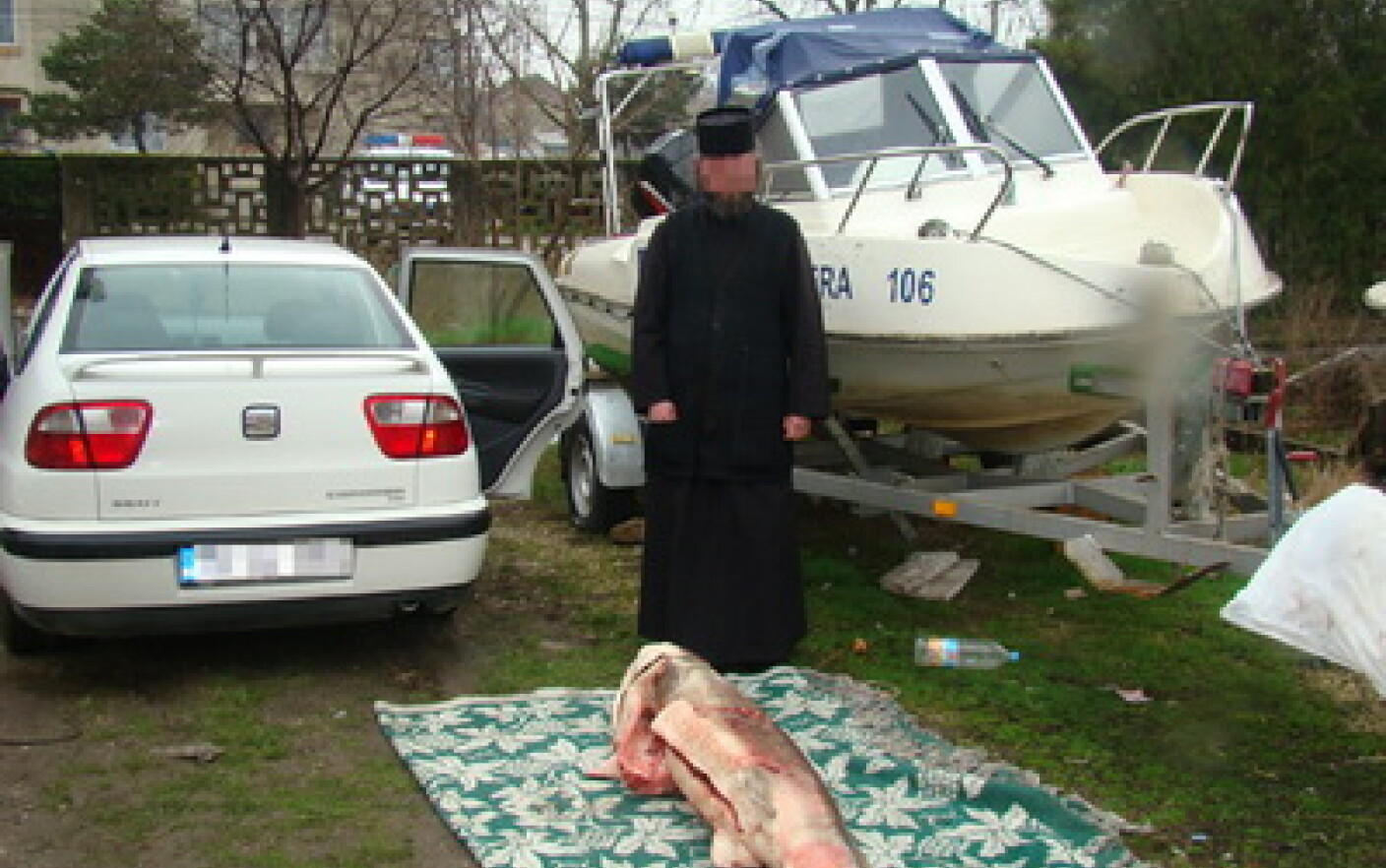 S-a imbracat in calugar ca sa nu-l prinda Politia cu un peste de 90 de ...