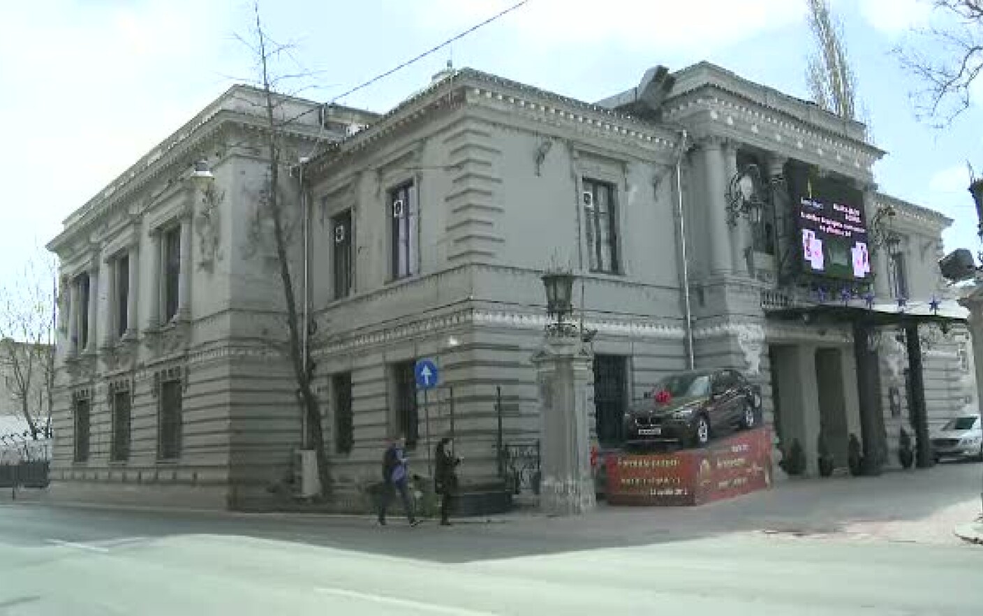 Pagubele se tin scai de Gigi Becali. Casa Vernescu l-ar putea "scutura ...