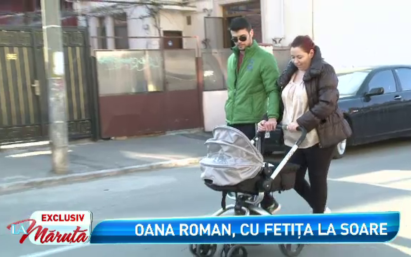 Oana Roman si-a scos fetita la plimbare. Cum se simte vedeta in rolul ... Oana Roman si-a scos fetita la plimbare. Cum se simte vedeta in rolul ...