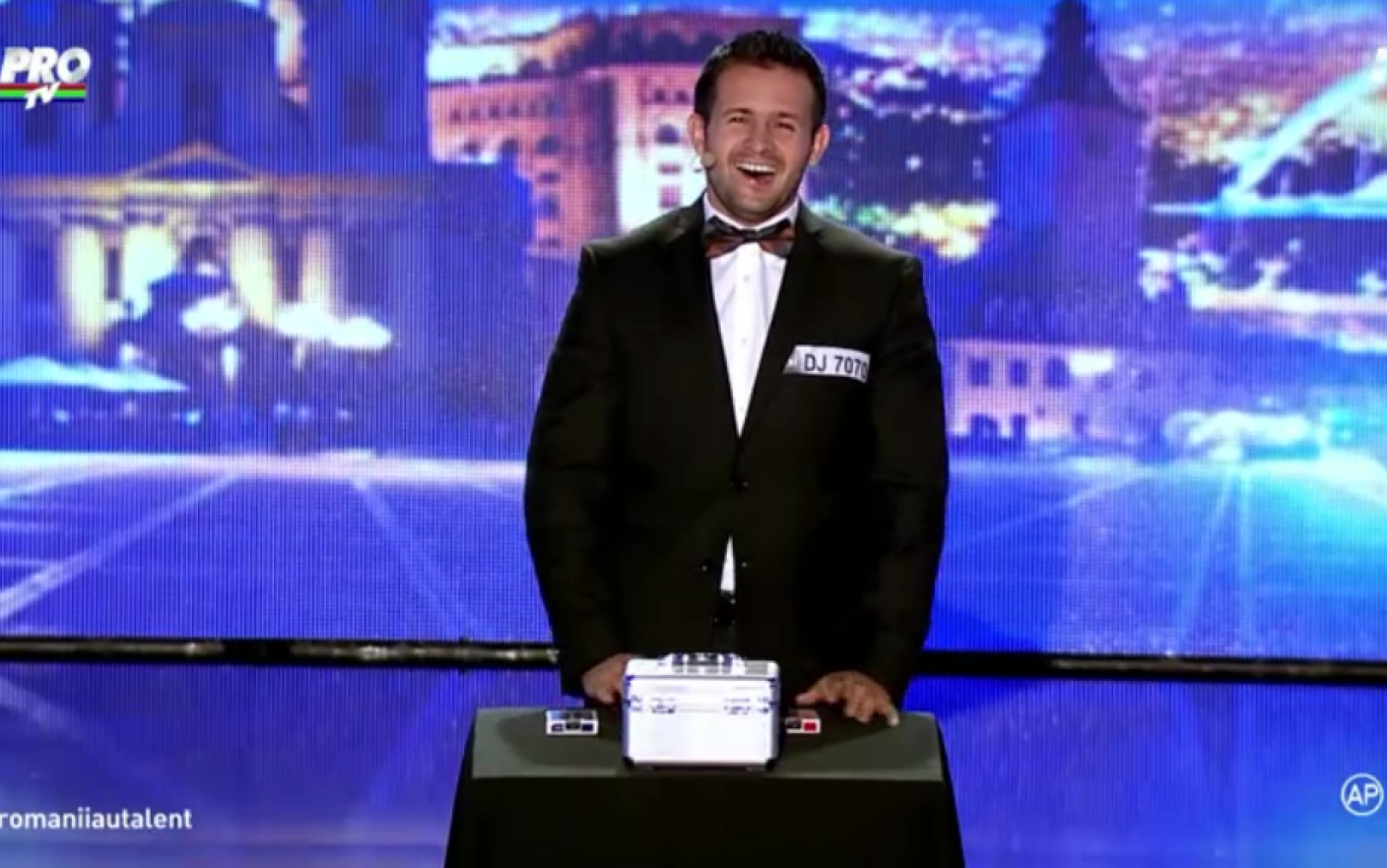 Magicianul Robert Tudor a incercat sa prezica subiectul la prima proba ...