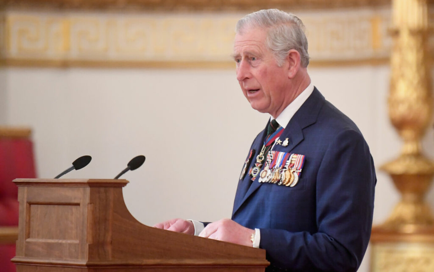 Printul Charles vine miercuri in Romania. Iohannis il va decora cu ...