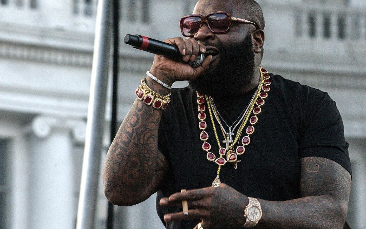 Rapperul Rick Ross a fost găsit de poliție în stare de inconștiență ...