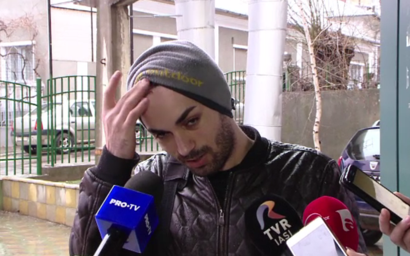 Un tânăr din Iași acuză polițiștii de la trupele speciale că l-au ... Un tânăr din Iași acuză polițiștii de la trupele speciale că l-au ...