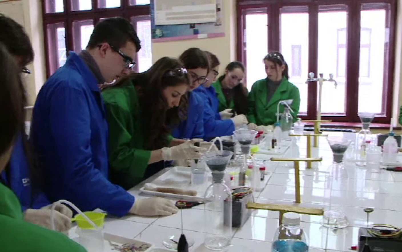 Facultatea de Chimie din Iași organizează ateliere pentru liceeni: „Îmi ...