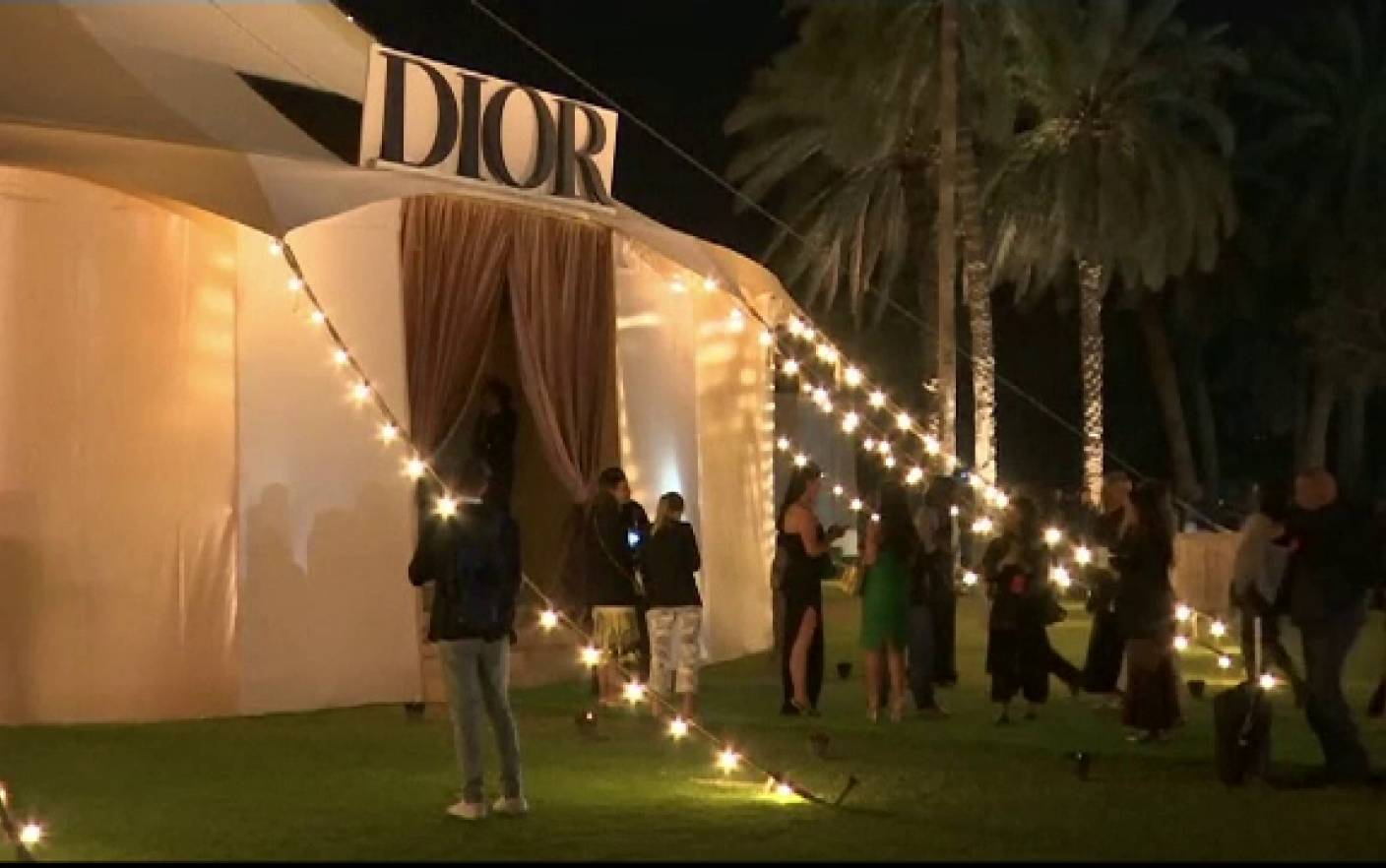 Prezentare Dior într-un cort de circ, în capitala luxului Dubai ...