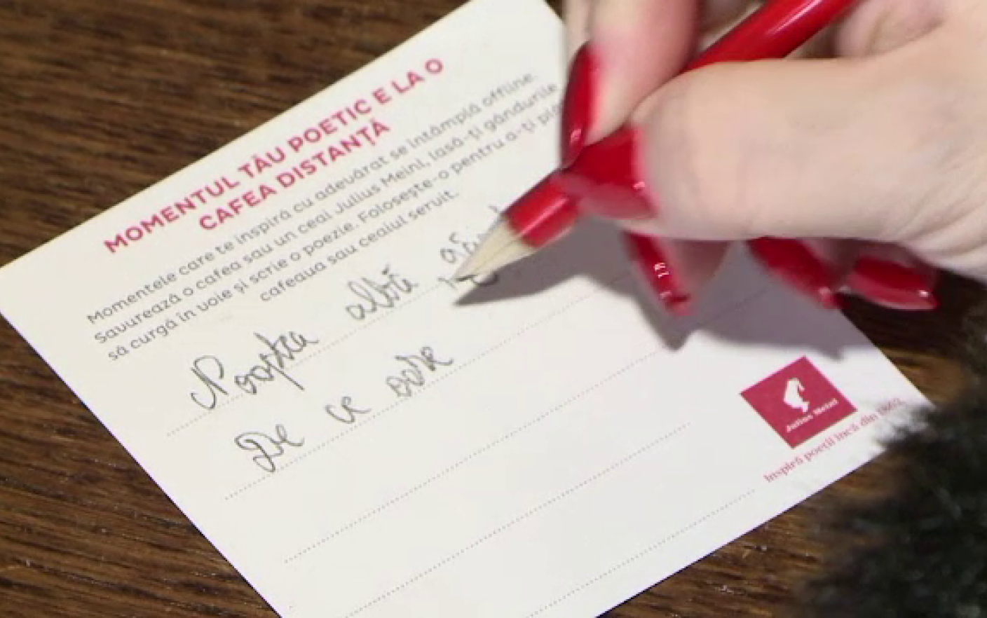 Ce a scris o tânără pe hârtie pentru o cafea gratis. S-a întâmplat în ...