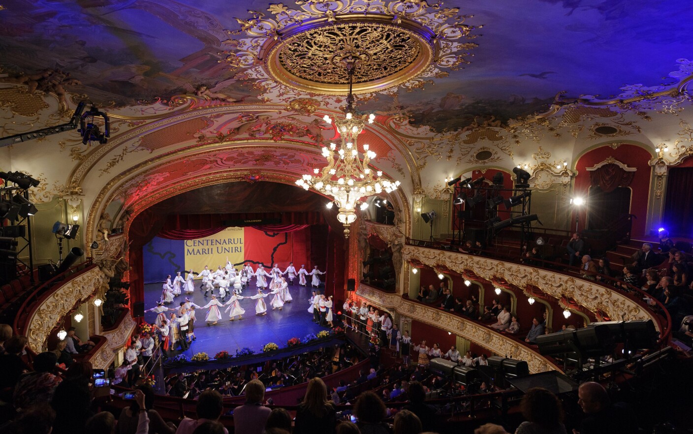 Opera Națională din Iași își va transmite online spectacolele. Cu ce ...