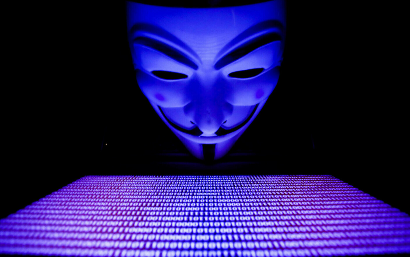 VIDEO Hackerii Anonymous au accesat camerele de supraveghere de la Kremlin - Stirileprotv.ro