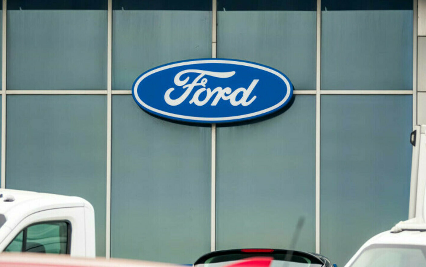 Ford vrea să producă mașini care să plece singure înapoi la dealer sau ...