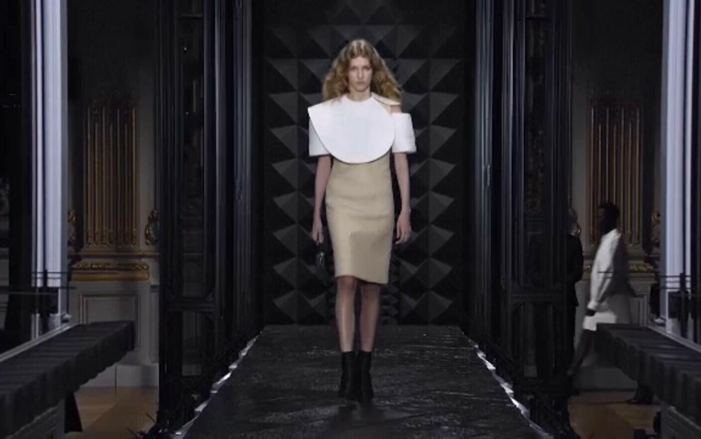 Marile case de modă au adus un plus de culoare la săptămâna ...