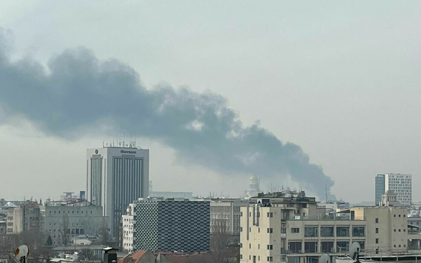 Incendiu la terasa unui bloc din Rahova. Au fost afectați 1.500 de ...