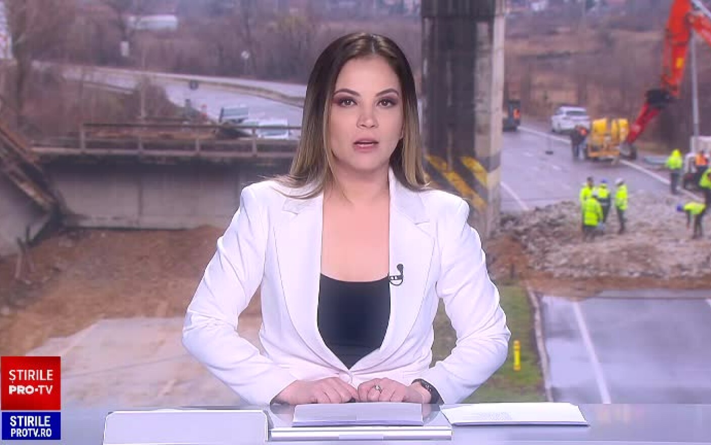 Video - Podul CFR de la Câmpina a fost demolat. Când se va relua circulația pe DN1