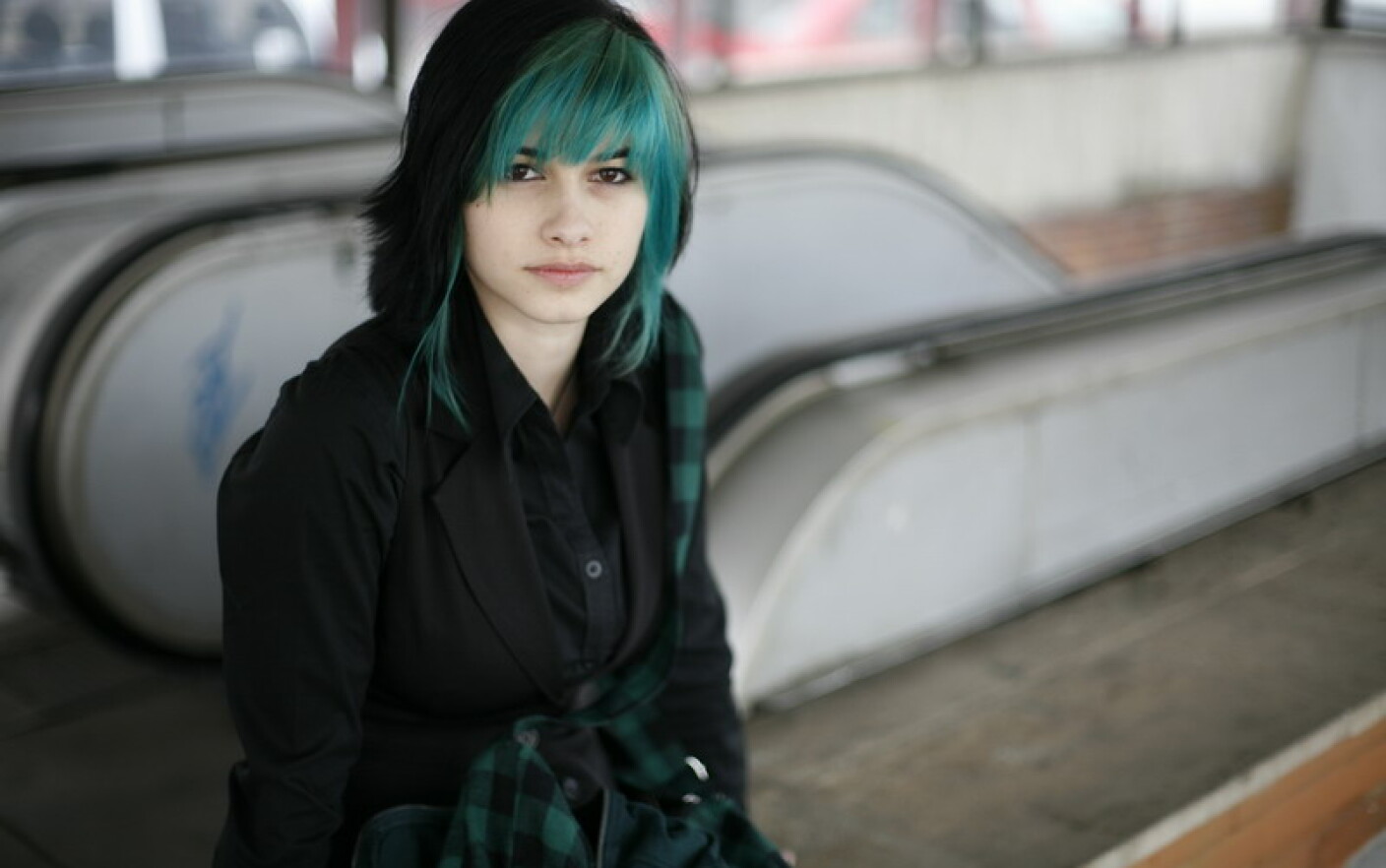 Alice dezvaluie cu ce vopsea s-a dat in cap - Stirileprotv.ro