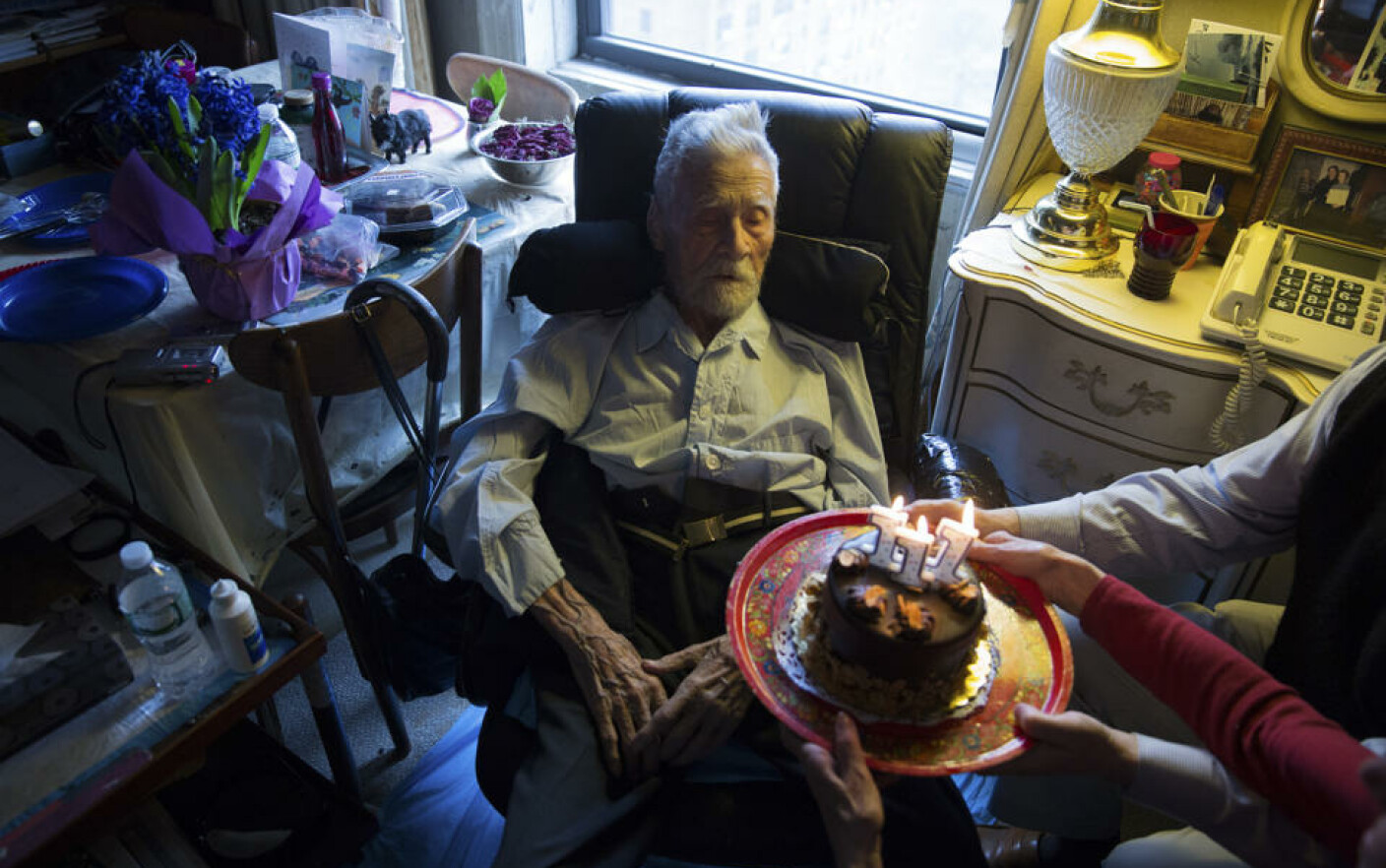 Secretele celui mai batran om din lume. Cum a ajuns la varsta de 111 ...