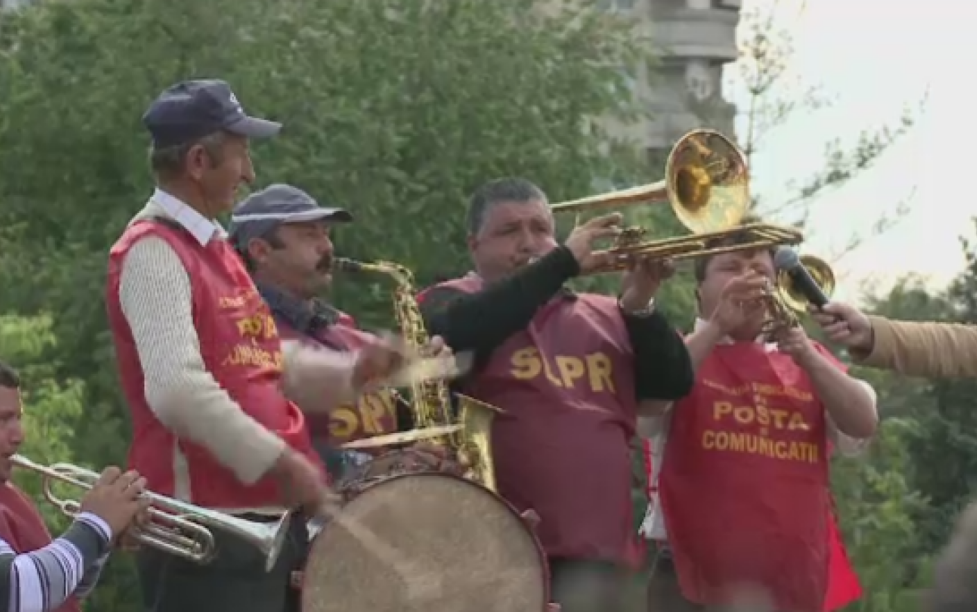 Angajatii Postei Romane au protestat duminica in fata Guvernului ... Angajatii Postei Romane au protestat duminica in fata Guvernului ...
