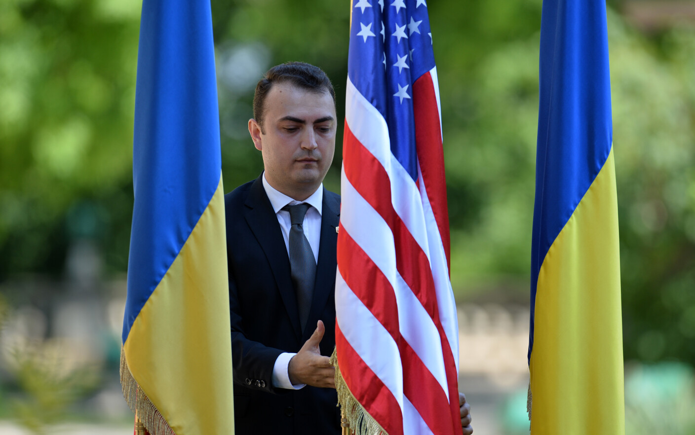 Steagul SUA a cazut in timpul declaratiei lui Joe Biden. De ce s-ar ...