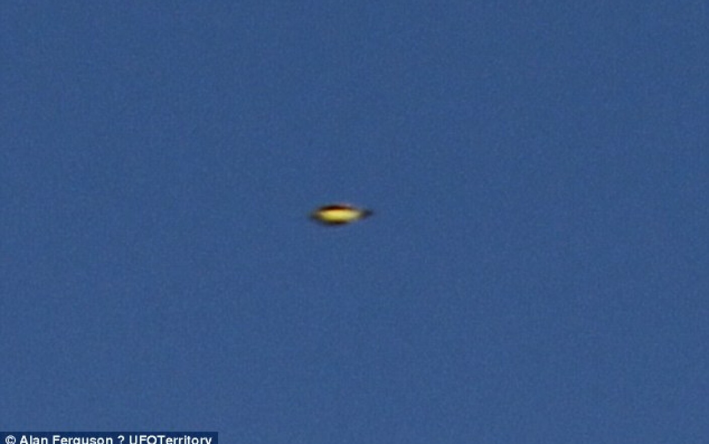 Un australian sustine ca a fotografiat un OZN. Pana acum, el ar fi ...