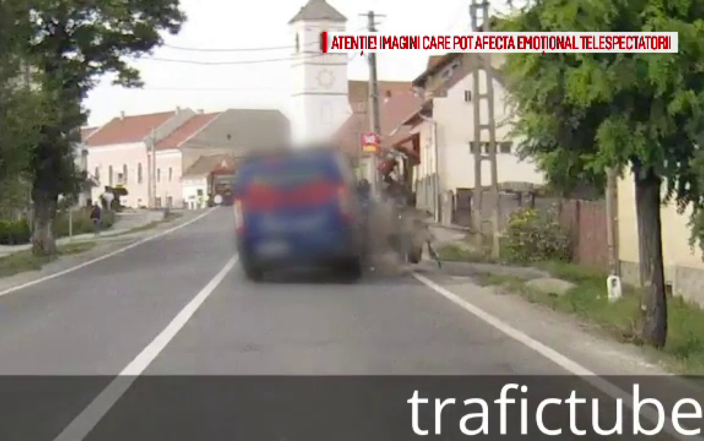 Soferul unei dube a izbit in plin o caruta pe un drum din Hunedoara. Ce ...