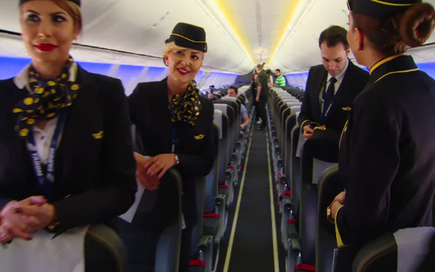 TAROM are, dupa 10 ani, primul avion nou si cu locuri multe. Ministrul ...