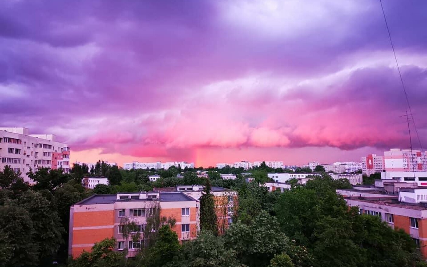 GALERIE FOTO. Cerul Capitalei, „pictat” în culori spectaculoase. Care ...