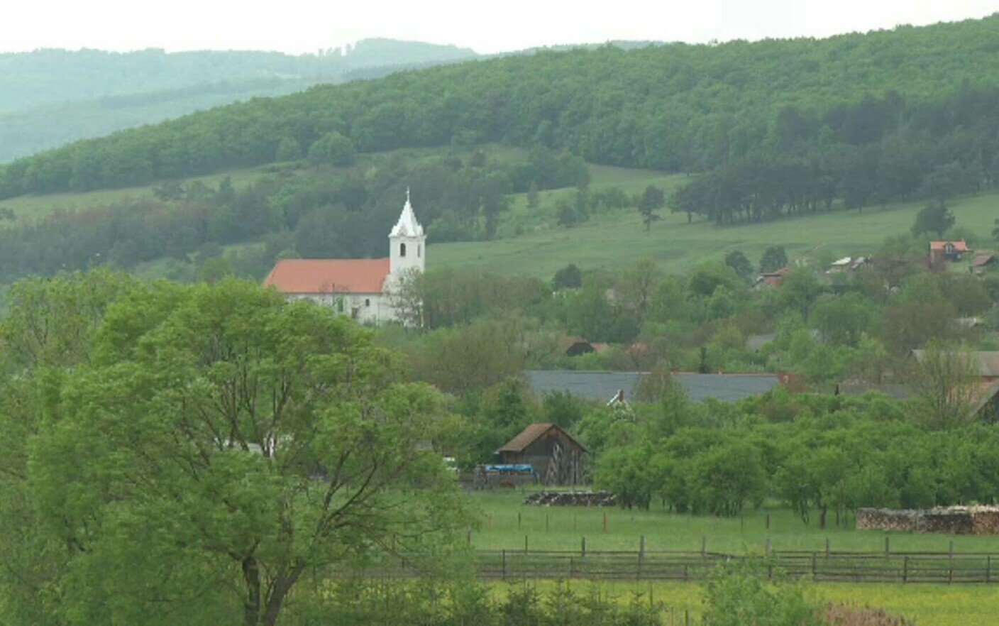 Satul din România în care timpul a stat în loc. Cât costă o noapte de ...