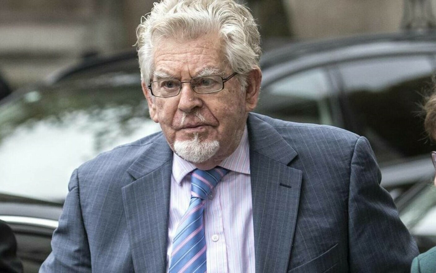 Prezentatorul TV Rolf Harris, fost star al BBC, condamnat pentru ...