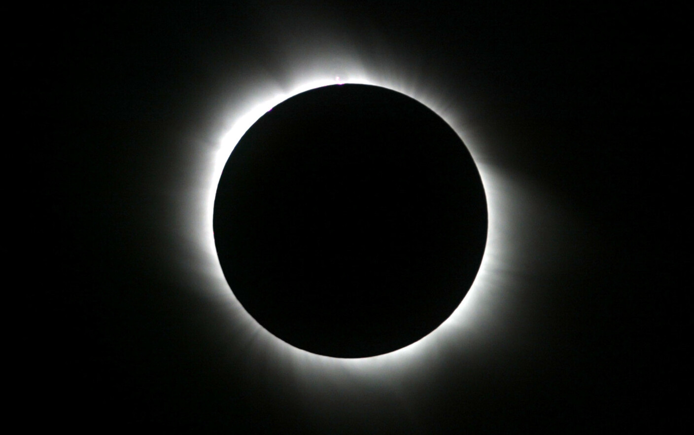 Eclipsa totala de soare, vizibila in Australia. Zeci de mii de oameni ...