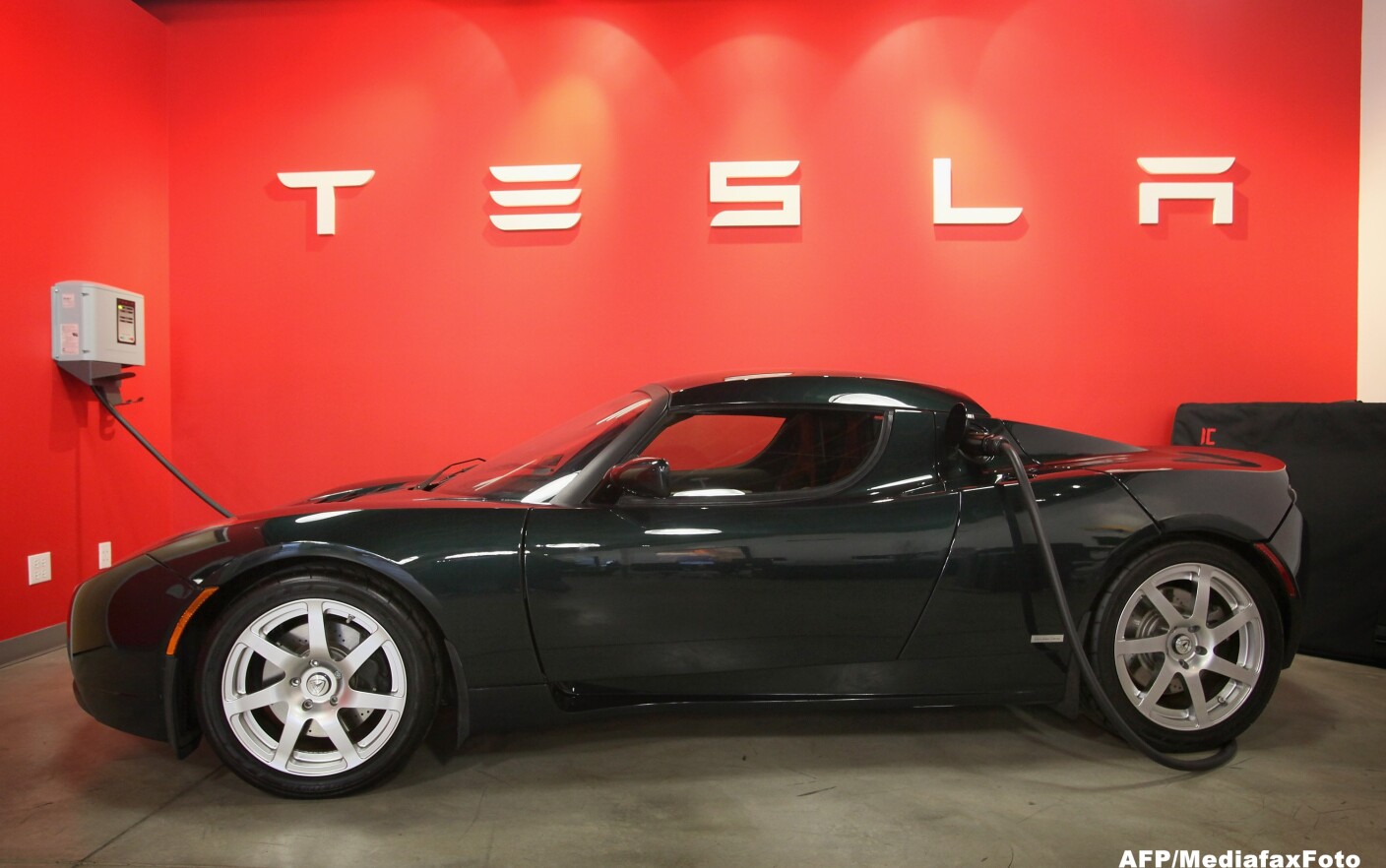 iLikeIT. Masinile electrice de la Tesla sunt viitorul industriei auto ...