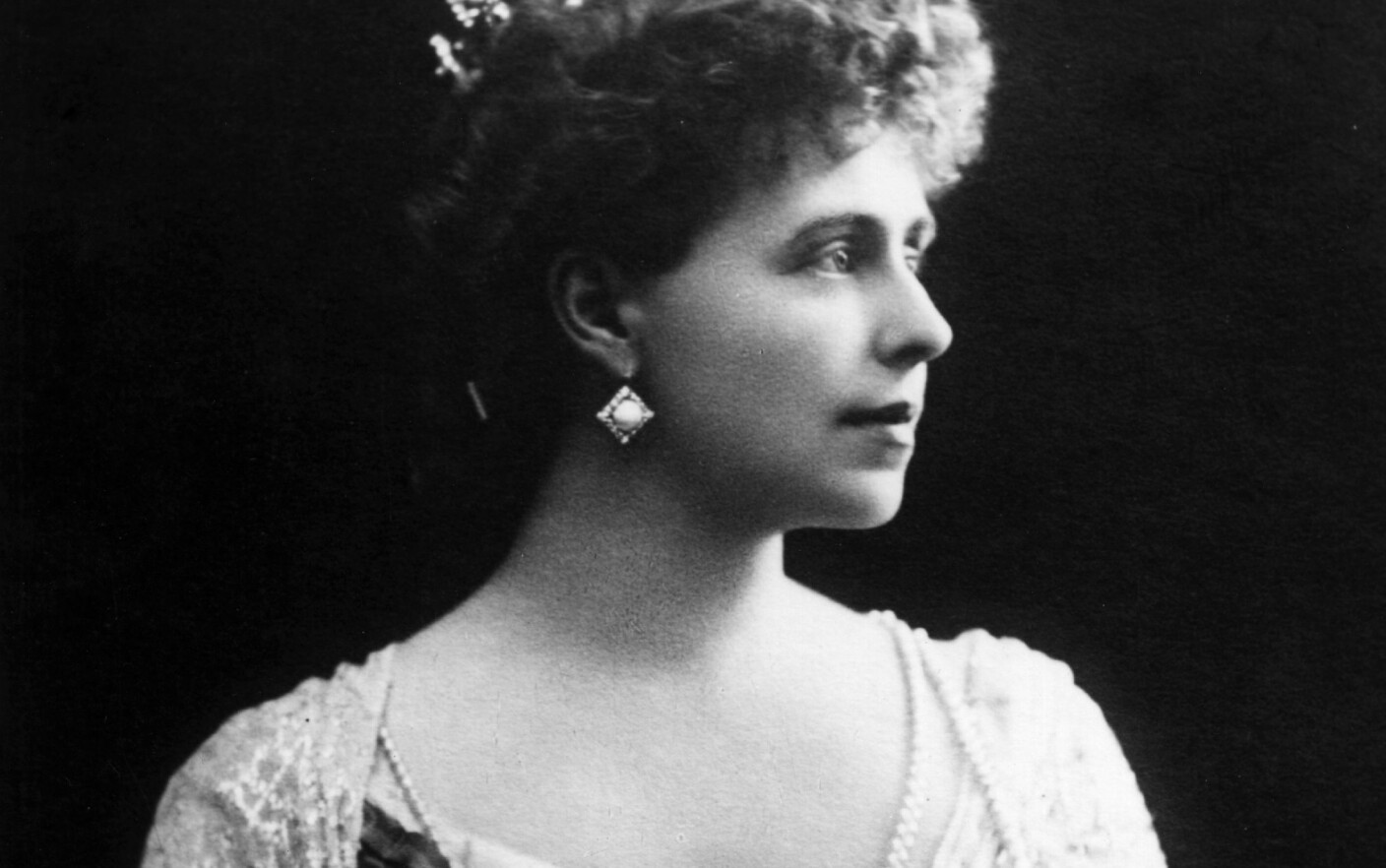 Prima statuie a Reginei Maria din afara graniţelor României, la Ashford ...