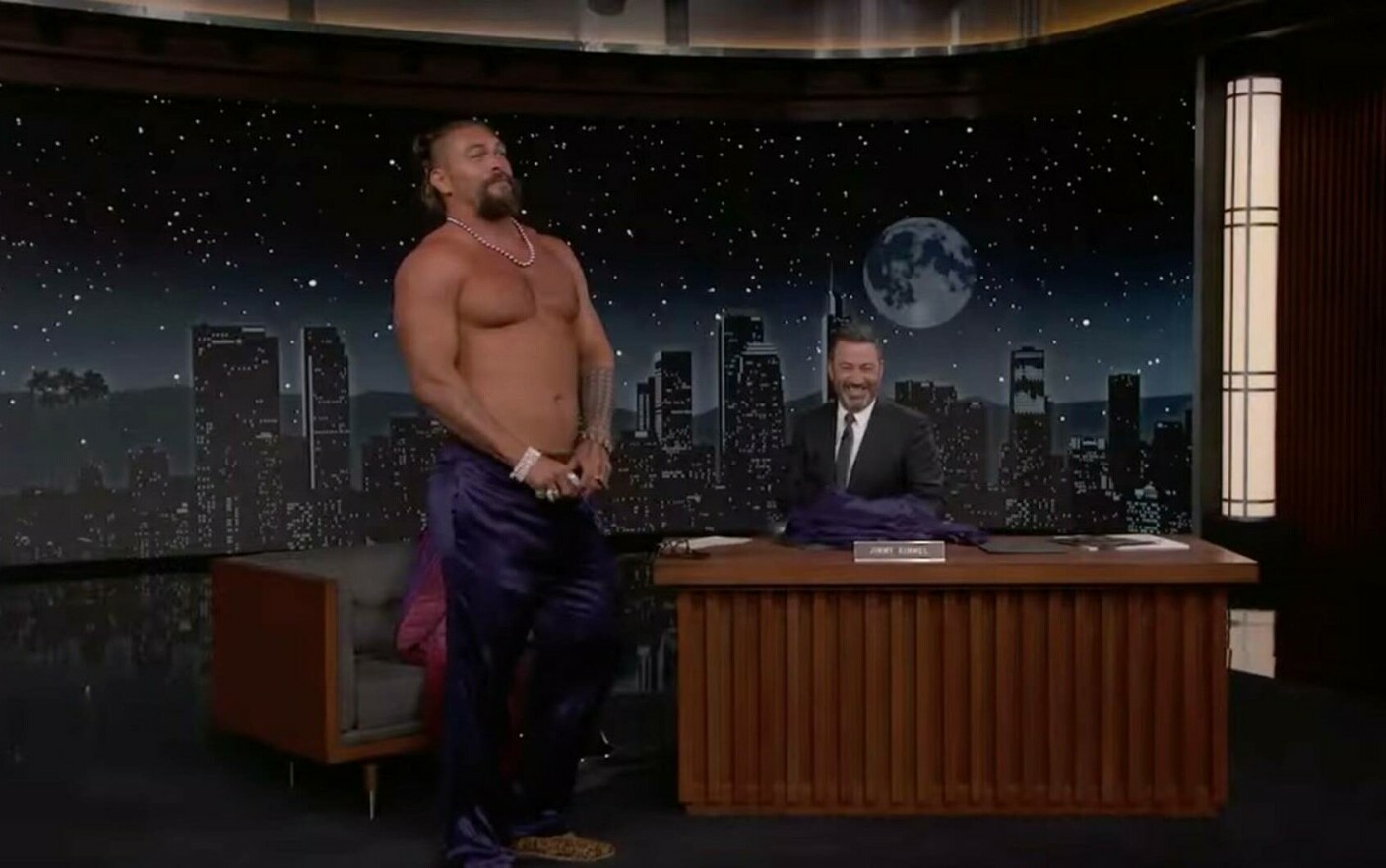 Jason Momoa s-a dezbrăcat la televizor. Care este motivul. VIDEO și GALERIE FOTO - Stirileprotv.ro