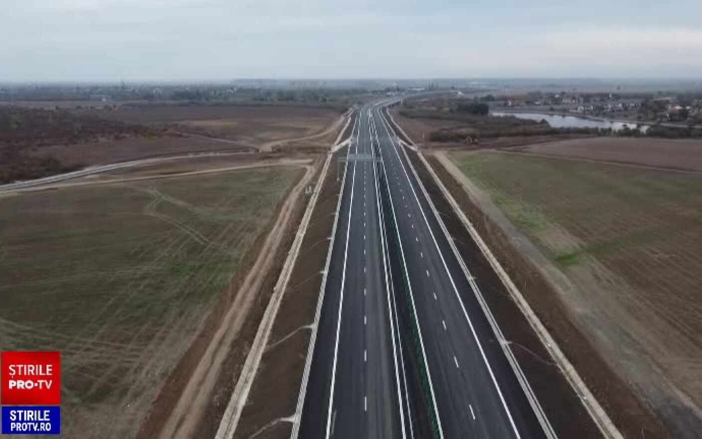 Video - Se dau în folosință primii kilometri din Autostrada Zero. Atenție, se oprește în câmp