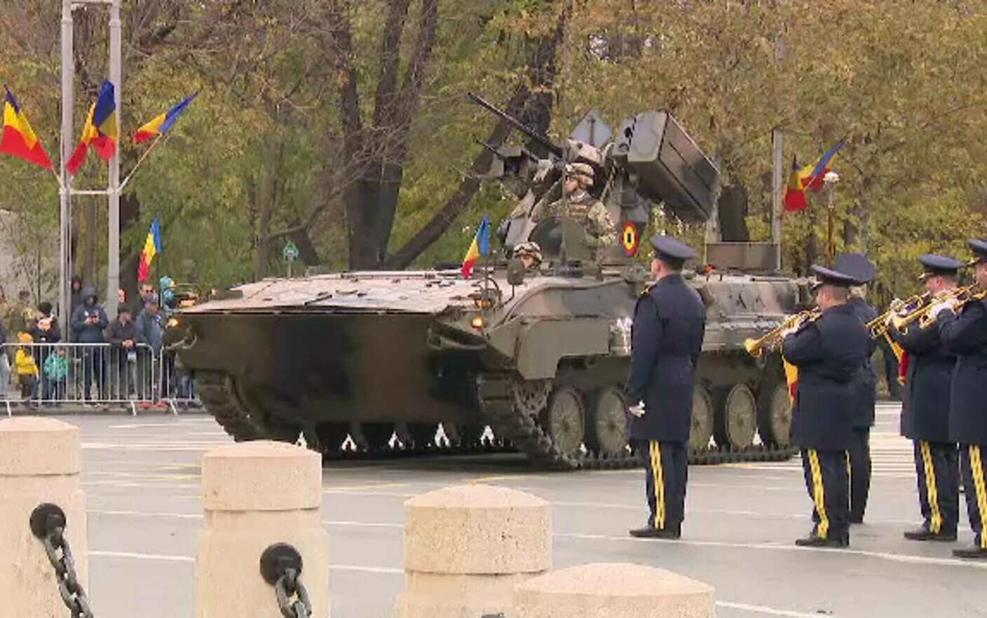 Repetiții pentru parada de 1 Decembrie. 2.400 de militari români și ...