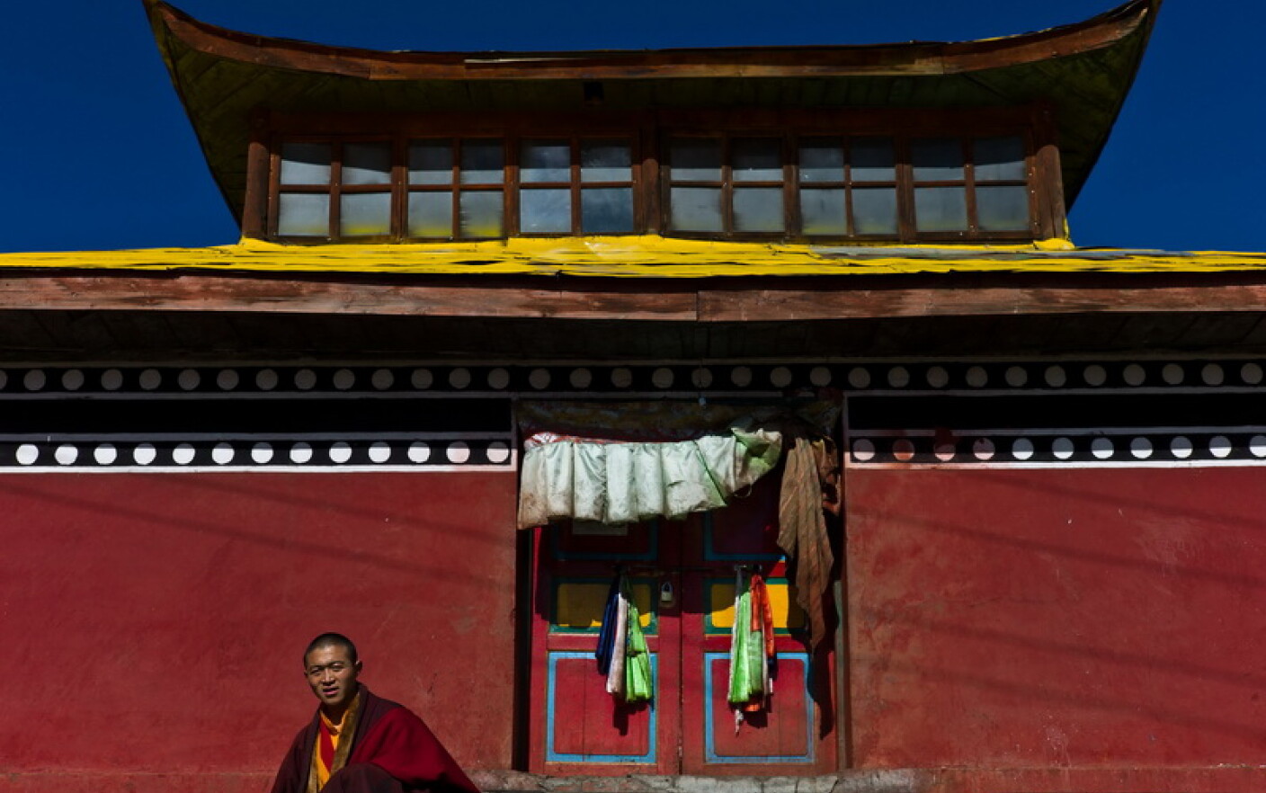 Un calugar tibetan si-a dat foc, protestand astfel fata de ocupatia ...