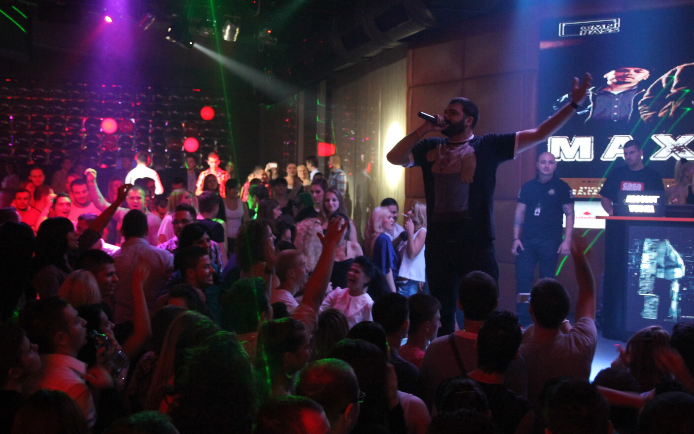 Grasu XXL a facut super show joi noaptea intr-un club din Timisoara ...