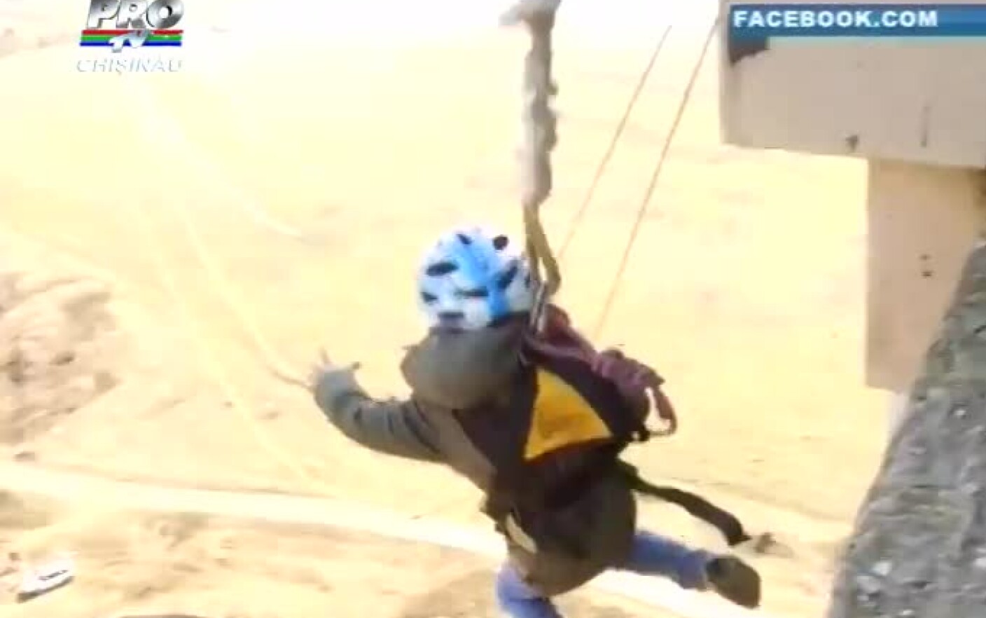 Momentul in care un copil de 6 ani sare in gol de la 75 de metri. Ce ...