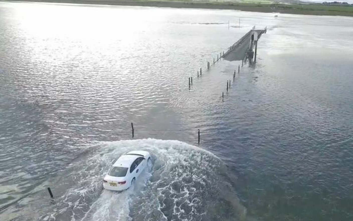 Imagini fantastice in Marea Britanie. Cum a ajuns o masina Uber sa ...