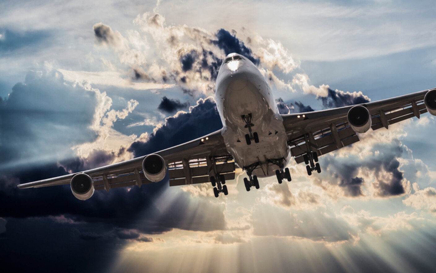 Încălzirea globală afectează zborurile cu avionul. Turbulenţele s-ar ...