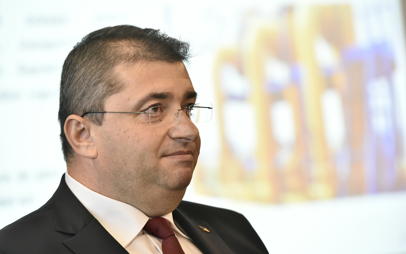 Moţiunea simplă pe Economie, respinsă. Liberalii au cerut demisia ...