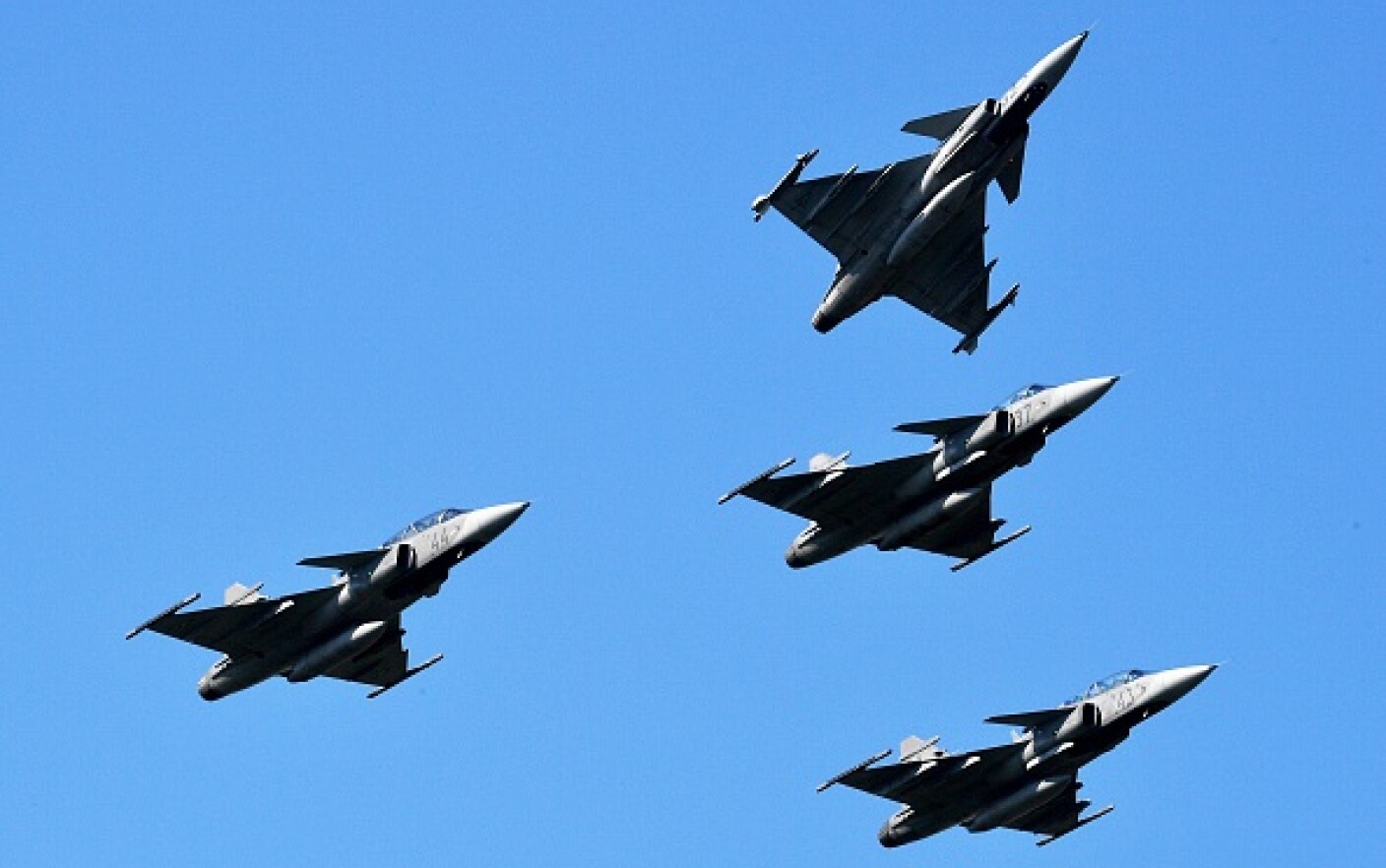 Aeronavă de pasageri britanică, interceptată de avioane militare în ...