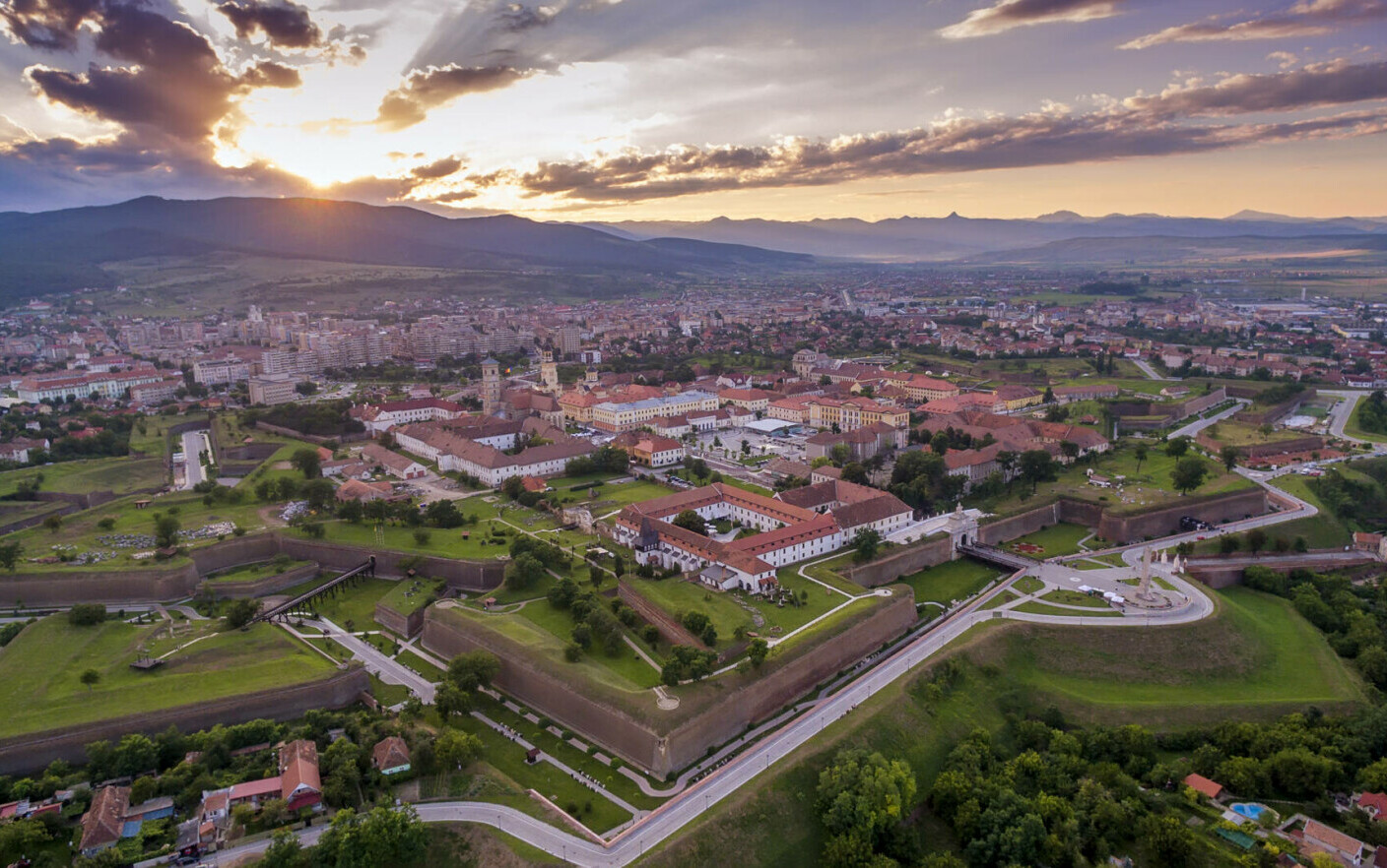 (P) Terenuri Alba Iulia si Mall-uri Alba Iulia - Stirileprotv.ro
