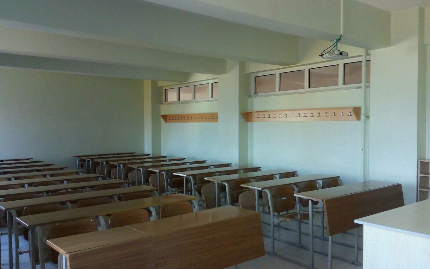 Un elev al unui colegiu din Ploieşti ar fi fost bătut de un profesor la ...