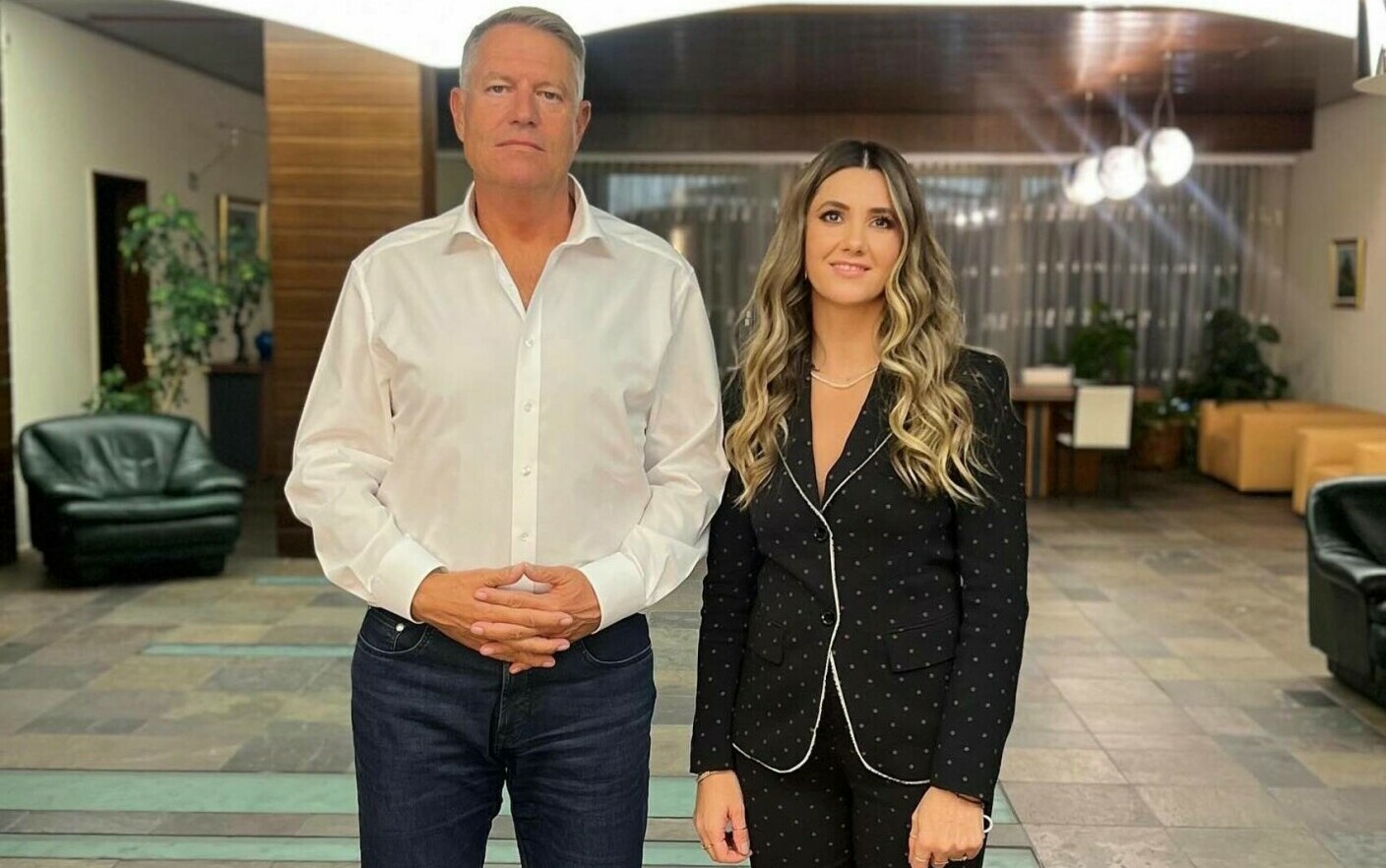 Postare stranie a unei coafeze, alături de Iohannis: ”Onorată, dar mai ...