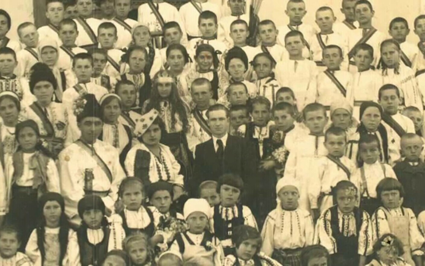 „Secretele” educației din perioada interbelică. Școala însemna un ...