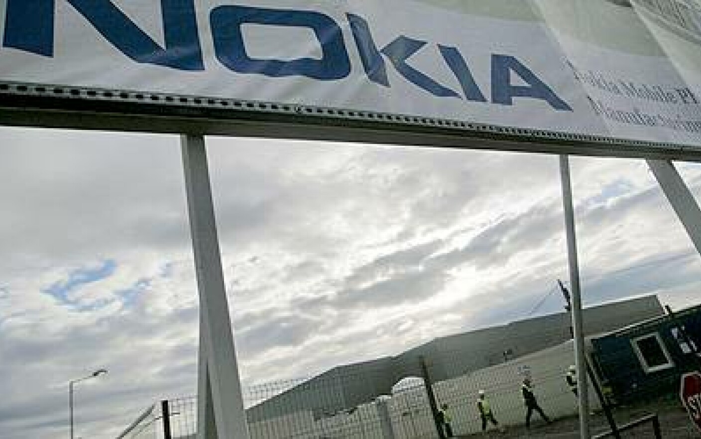 Nokia si-a inaugurat oficial fabrica din Romania - Stirileprotv.ro